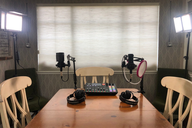 Rent Sacramento Podcast Studio Rental - Podcast Studio for Rent