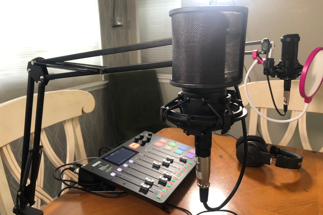 Rent Sacramento Podcast Studio Rental - Podcast Studio for Rent