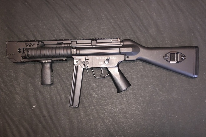 FN Scar-L and MP5 Swordfish - Airsoft Smugglers