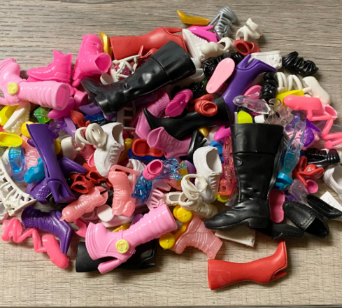100 pairs of Barbie Doll Shoes - Simplelots Bulk Wholesale Liquidation