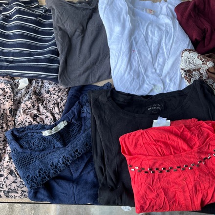 WHOLESALE BULK CLOTHING LOT of 25 WOMENS MENS KIDS TOPS BOTTOM ...