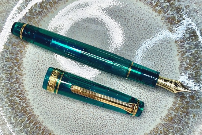 Sailor Blue Green Nebula (Medium) - Pensharing