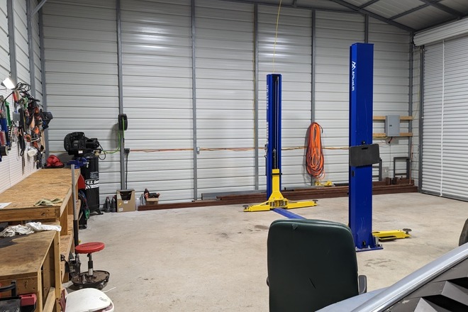 Shop Bay with Lift - diyshopfinder