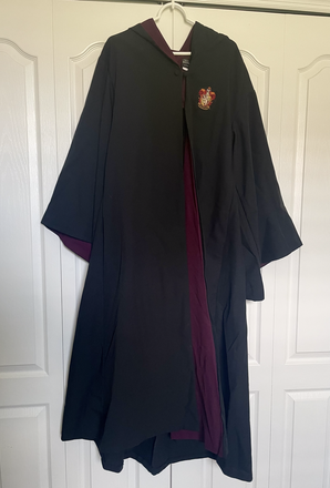 Official Gryffindor Wizarding World Robe - Lumikha Cosplay Resale