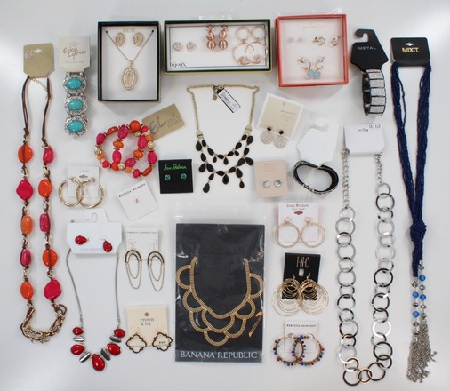 100 Piece Designer & Store Brand Jewelry High Retail Value ...