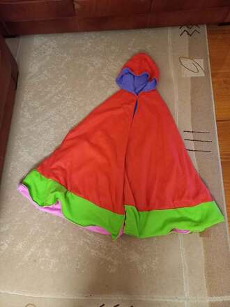Bluey Grannies-Inspired reversible hooded blanket cape - Lumikha ...