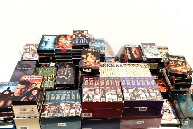 34 VHS Tapes & Deluxe Sets Mixed Lot 2 Box 2 - Simplelots Bulk ...